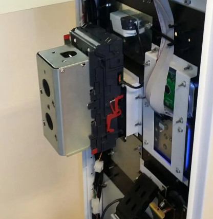 Combo Hospital Vending Machine 350W Customized Color For Fruit Juice Snack